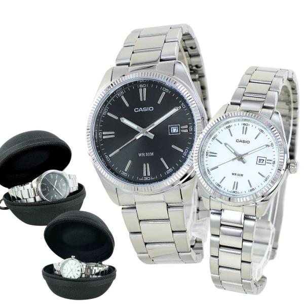 【発売日：2024年07月01日】★★★こちらの商品は、腕時計2本セットのペア商品になります。★★★★腕時計をホコリや衝撃から守り、大事に保管できる「腕時計ケース」付きです。日常使いからきれいめカジュアル、ビジネスシーンにも活躍するシンプル...