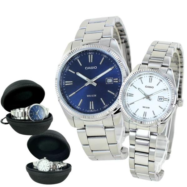 【発売日：2024年07月01日】★★★こちらの商品は、腕時計2本セットのペア商品になります。★★★★腕時計をホコリや衝撃から守り、大事に保管できる「腕時計ケース」付きです。日常使いからきれいめカジュアル、ビジネスシーンにも活躍するシンプル...