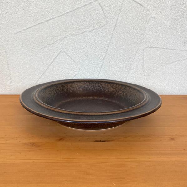 アラビア社を代表するデザイナーの一人、ウラ・プロコッペがデザインしたRuska-ルスカ-のディーププレートが入荷しました。このシリーズは、秋の紅葉をイメージしたデザインと言われていて、一つ一つ色のグラデーションが違うのが特徴です。■Desi...