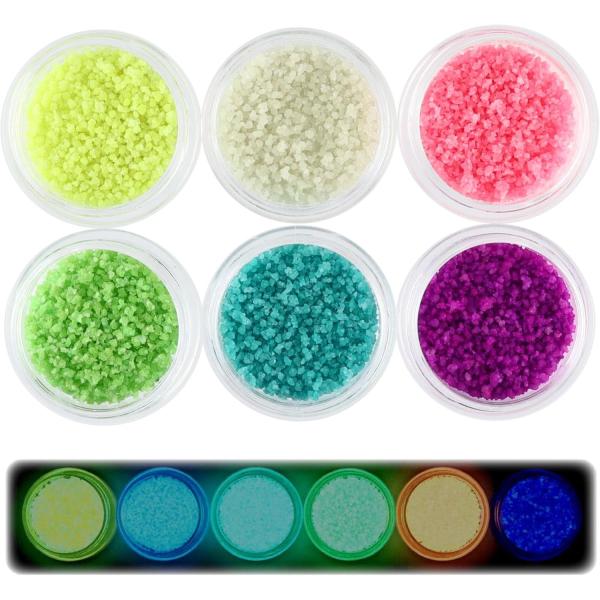 Princess-styleの夜光パーツは、蓄光顔料です。発熱硬化するレジン液にもご使用頂けます。■保管に便利なビーズケース入りです。【発光の仕組みについて】明るい場所で光を蓄え、暗いところで一定時間光ります。何度でも繰り返し光らせることが...