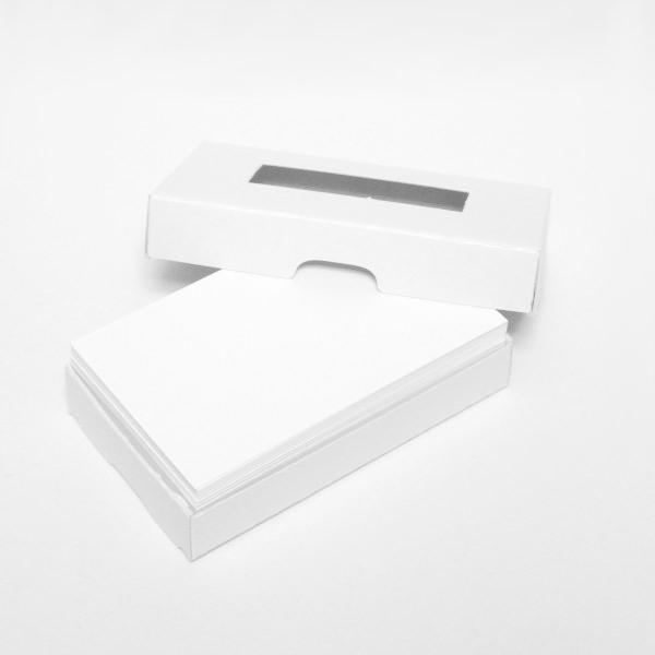 規格：4号名刺寸法：55x91mm厚み：0.21mm原紙：パーフェクトＷ 180kg製造：プリントライ品番：BCM4-PW180入数：100枚重量：123g外装：箱（ボール紙）▼筆記特性鉛筆：× / 水性ペン：× / 油性ペン：○染料インク...