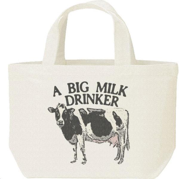 乳牛（ホルスタイン）です。   ＜ロゴ部分＞  A BIG MILK DRINKER（牛乳大好き）厚手のコットン（キャンパス地）素材の手提げBAGです。お弁当入れや小物入れ、お散歩バッグなどに。 (バック/トートバック/キャンパスバッグ/キ...
