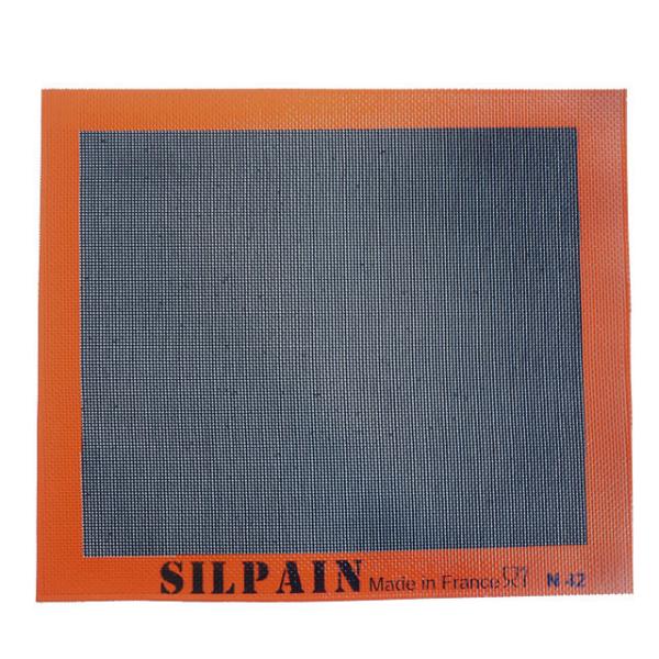 ドゥマール(フランス)のシルパンです。シルパンはメッシュ状のシリコン製ベーキングシートで、こちらを使ってサブレやクッキーなどを焼くと、その裏面がとてもきれいに平らに仕上げることが可能です。また、余計な油を落としてくれますので、クロワッサンな...