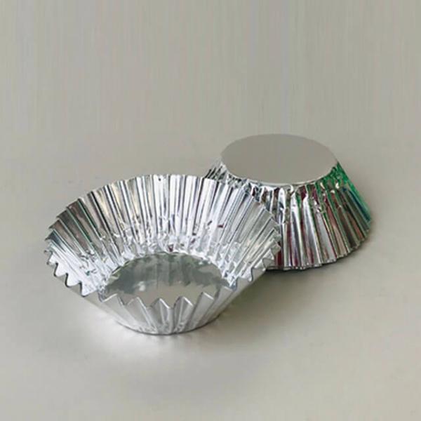 薄手のアルミカップです。マドレーヌやマフィン等の生地を流して焼く場合は、型に敷いてご使用ください。
