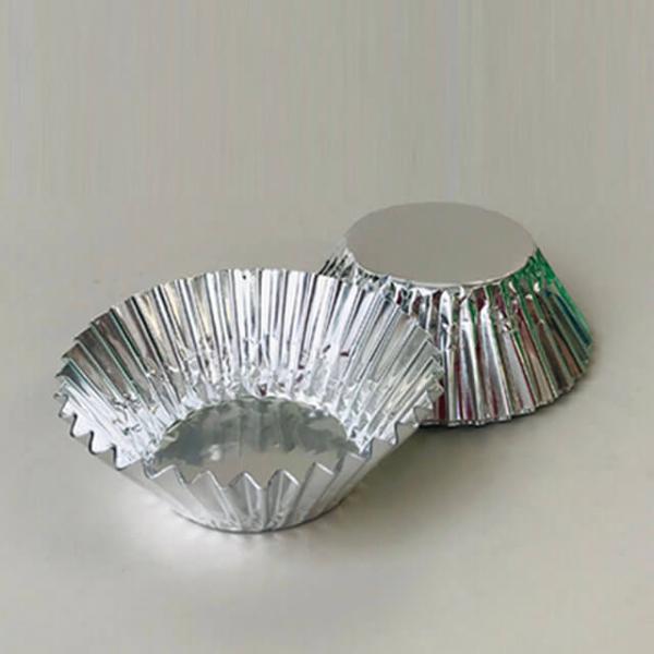 薄手のアルミカップです。マドレーヌやマフィン等の生地を流して焼く場合は、型に敷いてご使用ください。