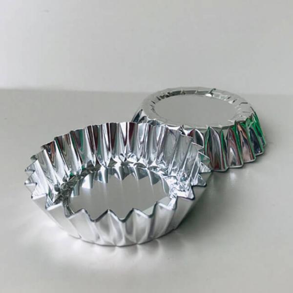 厚手のマドレーヌアルミ型です。生地を流してそのまま焼くことができます。