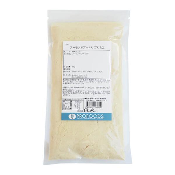 皮剥きしたアーモンドを従来のロール挽き方法とは異なる、カット製法で粉末状にしてあります。 油分のにじみが少なく、粒子が細かいのが特徴です。