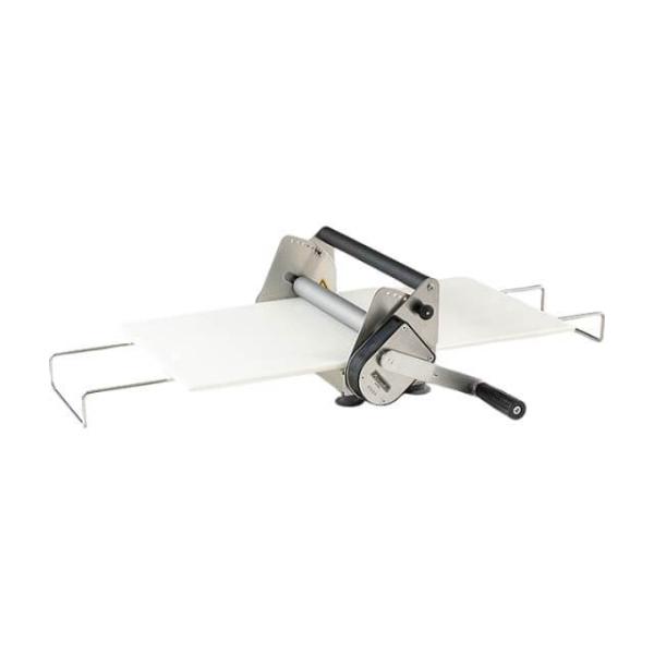 手間のかかる折り込み生地が簡単に最大300g（目安）の折り込みが可能な手動リバースシーター。電源不要だから作業場所を選びません。折り込み生地を均一な力で伸します。