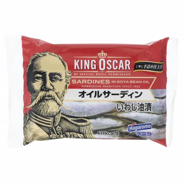 はごろも＆キングオスカーのオイルサーディンは、ノルウェー近海で獲れたブリスリング種のイワシを使用。そして、その新鮮なイワシを樫の木のチップでスモークし、一尾ずつ丁寧に手詰め植物油に漬け込む伝統の製法で作られています。1902年、ノルウェーと...