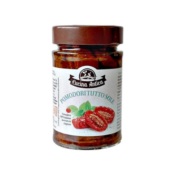 真っ赤に熟れたトマトを天日で干して、ハーブオイルに漬け込みました。ソースの具、サラダやトーストのトッピング等にご使用ください。