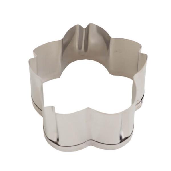 桜のクッキー抜型です。クッキーだけでなくハムやチーズなど抜いてサラダなど、飾ってもかわいいですよ。【サイズ】68×66mm×高さ37mm【材質】18-8ステンレス【ご注意】※メール便発送不可※お取寄せ商品のためお届けまでにお時間をいただきます。