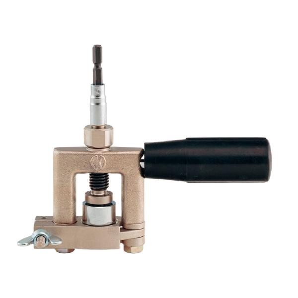 現場の効率を飛躍的にアップ！カクダイの「600-005-25」は、フレキパイプのつば出し加工を電動で効率化できるインパクトドライバー専用工具です。呼径25対応しており、三つ山つぶし専用設計。手作業では手間がかかるつば出し工程を、電動ドライバ...