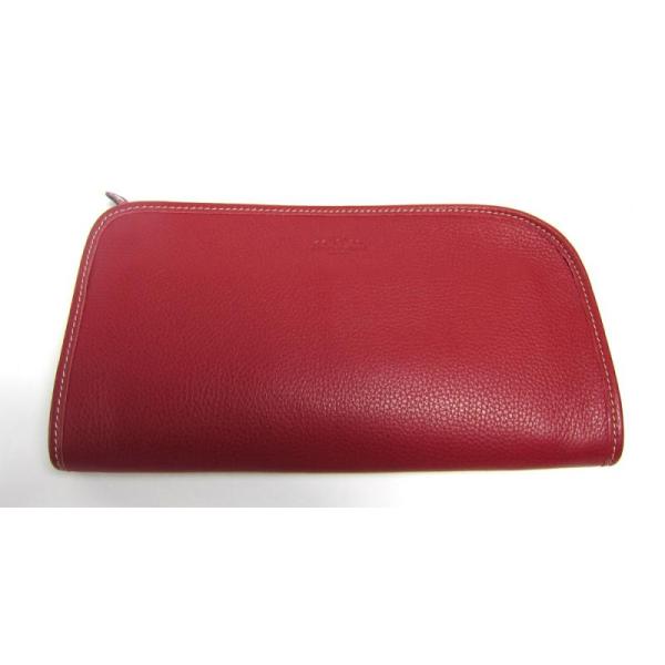 【カーフレザー クラッチバッグ】シンプルなデザインと手に馴染む程よい大きさが絶大な人気を誇る、TRAMONTANO(トラモンターノ)のクラッチバッグです。必要最低限の手荷物を持っての外出やドライブなどに最適なサイズ感で、普段使いはもちろん、...