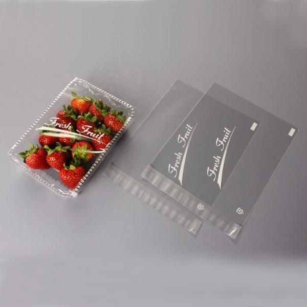片側テープ付きのフルーツパックシートです。いちご・ぶどうやいちじくなどのトレー包装に最適。片側テープの裏紙を剥がすだけでフルーツトレーに簡単装着、美しく包装できます。防曇性に優れ透明性が高く、内容物を鮮明にアピールすることが可能です。