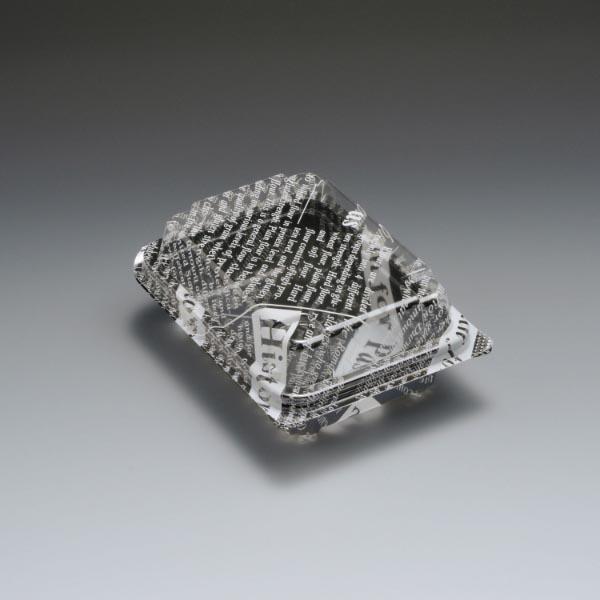 サンドウィッチを4等分した形にぴったりフィットする容器。1/4カット×4ピース入ります。