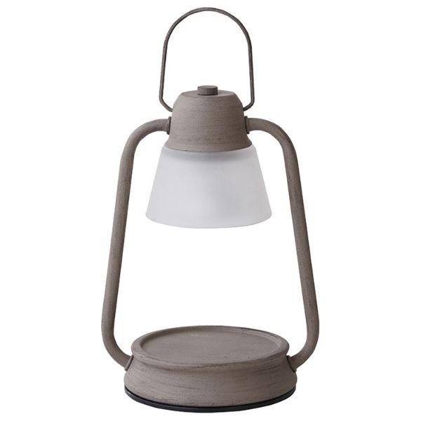 火を使わずにアロマキャンドルが楽しめる「香る照明」。置き場所にも困らない、クラシックデザインのミニサイズが登場しました。 重厚感のある「ブラック」タイプです。本体にセットされている専用ハロゲン電球のほかに、さらに1個交換用電球が付属しています。