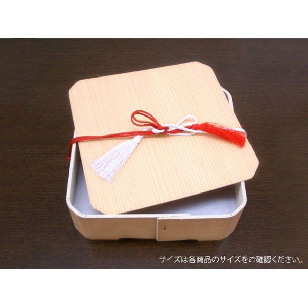 木製の高級容器です。お赤飯を入れる方が多いです。