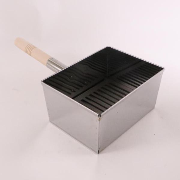 丈夫でお手入れが簡単なステンレス製。 。210×155×柄の長さ180mm