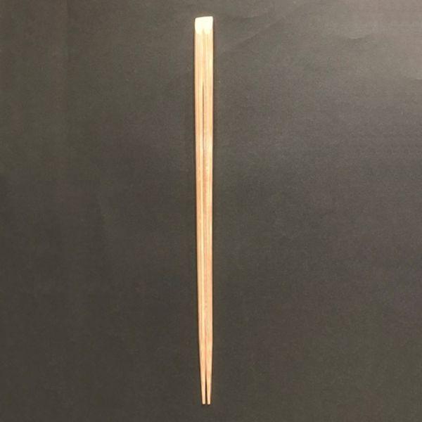 通常の竹箸より箸先を細く加工された製品です。箸色全体が焦茶色になり、より高級感が出ます。