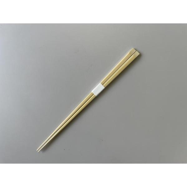 箸先を細くし使い勝手が良くなりました。自生している天然の竹を原料にしました。樹木よりも成長が早い竹を使用したサステナブルな商品です。 。235mm