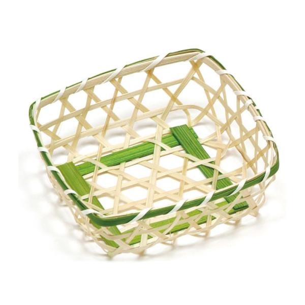 天然竹を使用した料理を彩る珍味かご。通気性が良く軽いのに丈夫で扱いやすい。和の雰囲気を演出し、料理を美しく彩ります。 。100×100×30mm