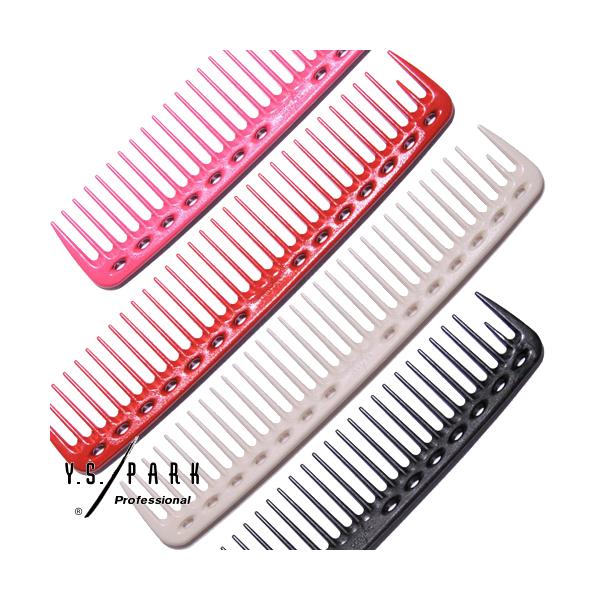 粗歯の平歯コーム。航空部品等にも使われているハイグレードなスーパープラスチックを使用しており耐熱性・対薬性に優れます。(ブラックカラーのコームはカーボン（墨）含有素材で静電気が起きにくい仕様です。) ブロッキングや分け目を取りやすくするため...