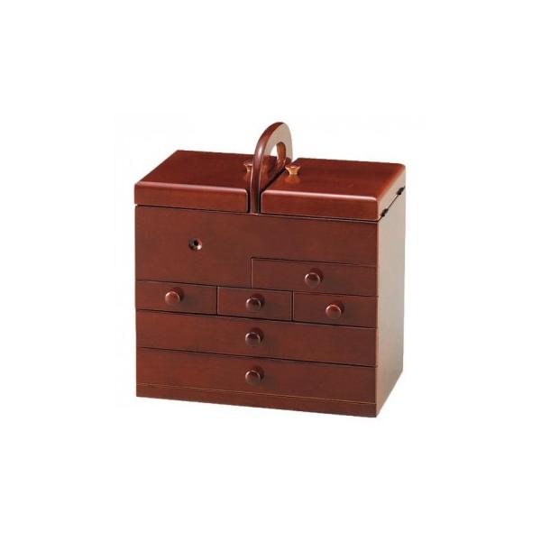 【送料無料】編み物が好きな方のためのソーイングBOX編み物が好きな方のために毛糸玉を収納するスペースを設け、前面の穴から毛糸を出して編んでいけば毛糸玉が転がらず編み物時のストレスを軽減します。また、穴の両面には面取り加工を施し毛糸がスムーズ...