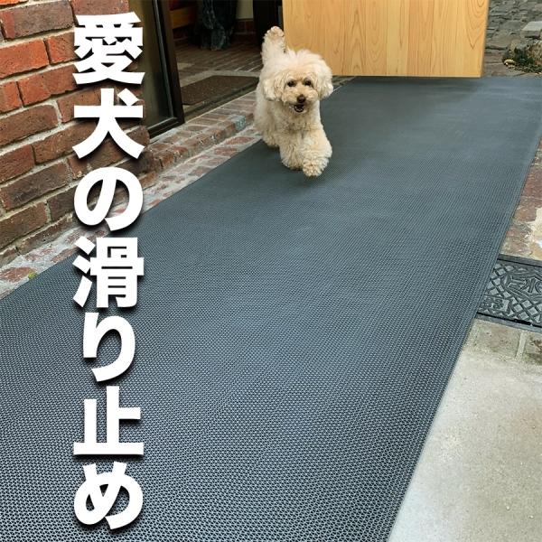 愛犬のスリップを防ぎ、足関節を守りたい！あなたのワンちゃんが足を滑らせていませんか？【1】グリップ波線マットはしっかりしたメッシュ構造で細かい凸凹となっており、波状の突起が肉球や爪としっかりグリップし合って滑りを強力に防止します。【2】歩行...
