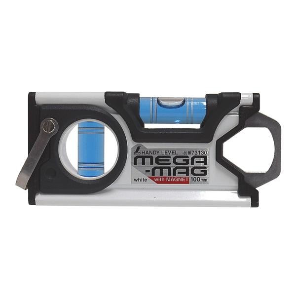 ■ハンディレベル MEGA-MAG 100mm 白 マグネット付 73130の特長●両端ステンフック付で高所作業に安全な落下防止対応タイプの水準器です●全気泡管±1.0mm/mと高精度を実現しました●単管を叩いてもズレにくい吸着力の高い磁石...