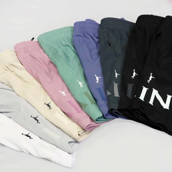 左右にIN THE PAINTのロゴ、左腿にレイアップマンがプリントされた膝上ショート丈のバスケットパンツです。カラーは人気のブラック、ホワイトにKEYカラーとなる淡いカラーがリリース。素材はエアロシルバー（ポリエステル100％）高級感のあ...