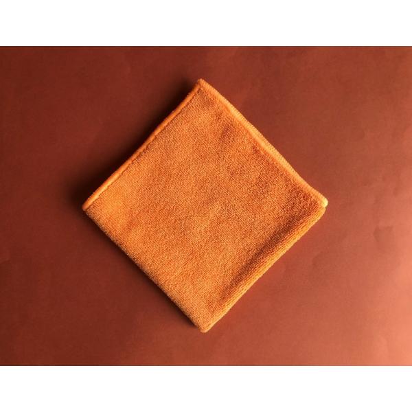 極細繊維（マイクロファイバー）使用により、コーティング剤やワックスの拭き上げ時に使用する事で、ムラなく平滑に美しく仕上がります。 手洗い洗車の必需品！