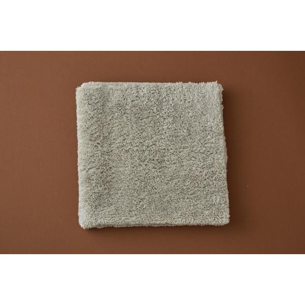 美しい仕上げに欠かせないソフトタイプ（縫製ナシ）のクロス！【プロ用】 周囲を縫製してありませんので、黒パール車などの大変デリケートな塗膜は勿論、どんなカラーを拭き上げる際にも、キズが入りにくい特徴を持っています。またコーティング剤の拭き上げ...