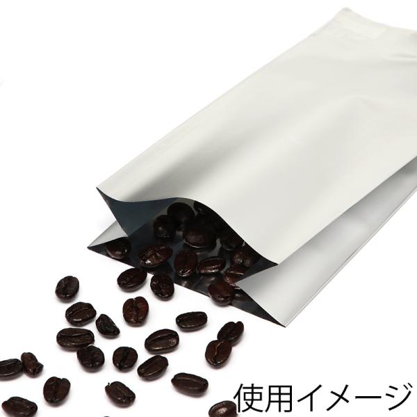 ●サイズ：幅８０／全体幅１２５×高１８０ｍｍ（マチ目安：４５ｍｍ）●カラー：シルバーコーヒー豆専用の販売用袋です。逆止弁付で豆から出る炭酸ガスを外に排出し、外気の侵入を防ぎ鮮度を保ちます。スタイリッシュなマットシルバータイプです。内側アルミ...