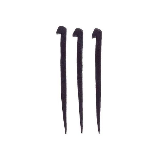 竹垣の木賊張、駒寄せ、焼板塀になど様々な箇所に使用します。特徴 和釘は、鍛造で作る為、軸全体に微妙な凹凸があり木材への食い付きが良い。 さらに鉄を熱し、叩いて作ることで表面に酸化皮膜が形成され、錆にくく腐食に強い特徴があります。手打ちですの...