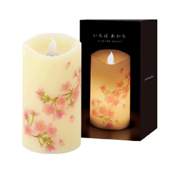 【お取り寄せ品※３〜４営業日】本物のロウを使ったリアルな質感と、自然な炎のゆらぎを再現したLEDローソク。　　　　　リビングや洋間にも映える桜のデザイン。対で使えば盆提灯としてもお使いいただけます。本体寸法 ：φ75×H140mm備考 ：単...