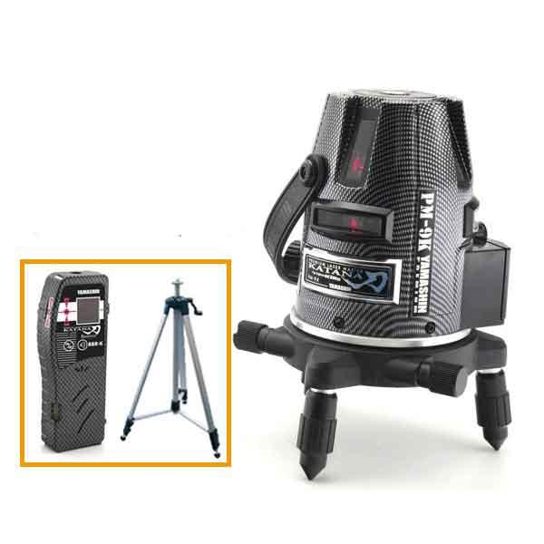 【仕様】・照射ライン：フルラインたち線/４本、全周水平ライン（たち線全てに水平ラインがクロス）、鉛直クロス、地墨ポイント・光源：可視光半導体レーザー２.５mW以下635nm(地墨：650nm)・水平ライン精度：１０メートルで±１mm・縦ライ...