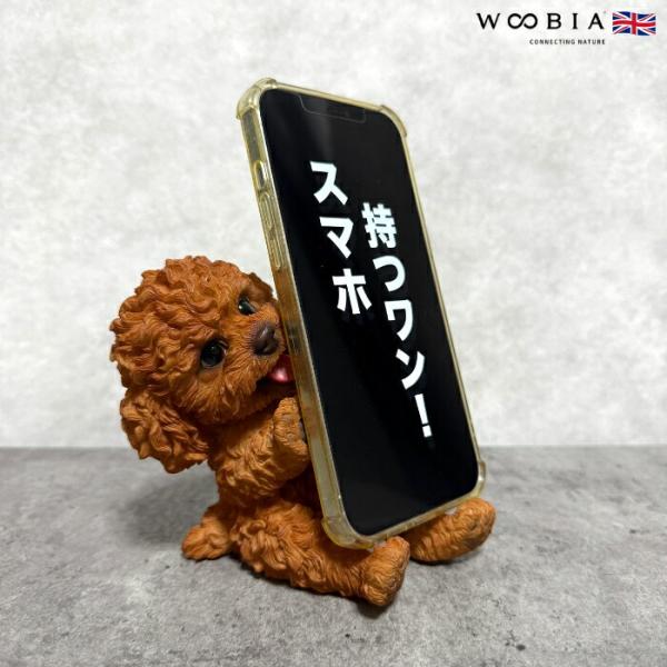 リアルな犬のスマホスタンドオブジェかわいい姿でお庭やお部屋に飾っておしゃれに。本体: 約12cmx約11cmx約12cm (幅x奥x高)素材：ポリレジン重量：約420g【ウービア（woobia）について】1998年創業のイギリスブランド。自...