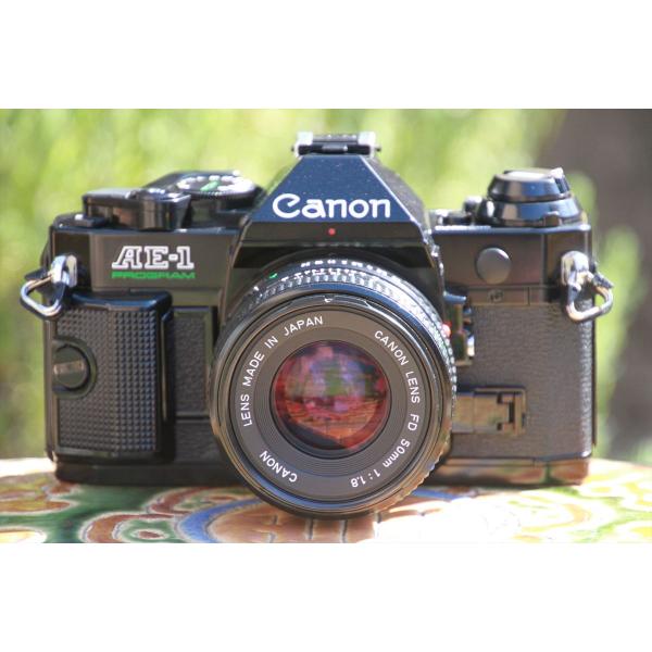 ■カメラ本体・レンズ(FD50mm F1.8) ■コンディション【動作】動作確認しております。機能系は問題ありません。【外観】通常使用による若干のスレ小傷などは御座いますが、目立つ傷・アタリなどは御座いません。【レンズ】ホコリ、チリ、若干の...