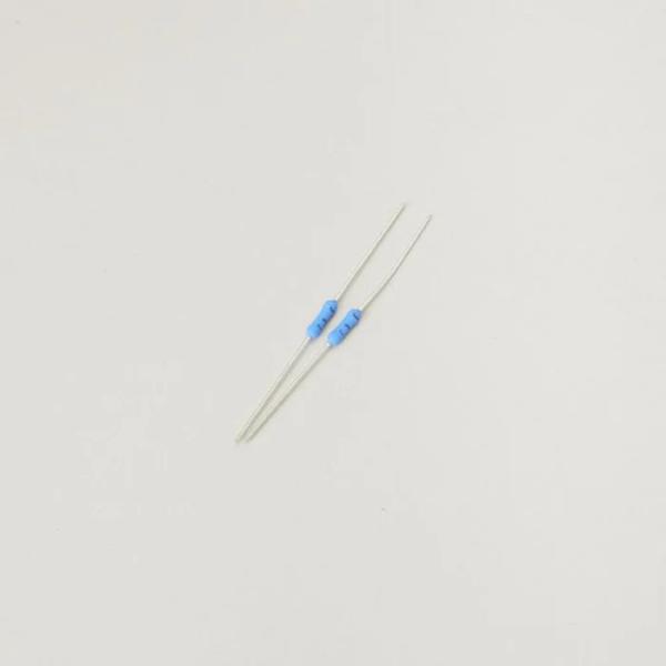 パナソニック製の終端抵抗3kΩ（1箱10個入）は、主にインターホンシステムの配線末端に接続される抵抗器で、配線の断線検出などの機能をサポートします。型式：SHNK1140W7300抵抗値：3kΩ定格電力：1W用途：インターホン用