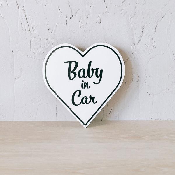 ハート型デザインのベビーインカーマグネットタイプです。マグネットタイプなので必要な時に貼れて、直ぐに剥せます。お友達の出産祝いのプレゼントにも最適です。その他ベイビーインカー、キッズインカーのマグネットも多数、扱っています。商品一覧をご確認...