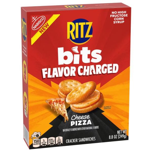 チーズピザ風味のクリームをサンドしたミニクラッカーです。 サクッとした食感のクラッカーに、なめらかなフィリングを組み合わせたひとくちサイズのスナックです。 高果糖コーンシロップ不使用で、日常のおやつや軽食に取り入れやすいアイテムです。 シェ...