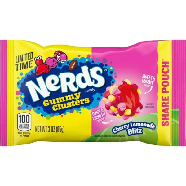 ナーズ グミクラスター キャンディ チェリーレモネード 85gは、カリッとした食感ともちもち食感、そして甘酸っぱい味わいが一度に楽しめるユニークなキャンディです。チェリーレモネード味の小粒でカリカリとしたNERDSキャンディが、フルーティー...