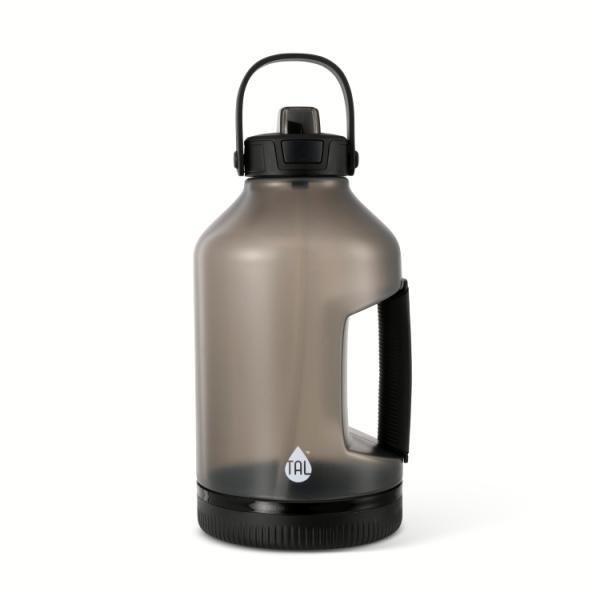 容量約3785mLの大容量プラスチック製ジャグです。1日を通した水分補給に便利なサイズで、内蔵ストロー付きのフタにより、フタを外さず手軽に飲めます。漏れにくいプッシュボタン式フタ、洗いやすく氷も入れやすい広口、片手で持ちやすいグリップハンド...