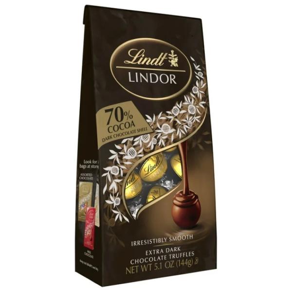 リンツ リンドール 70％ エクストラダーク チョコレート トリュフは、5.1オンス入りのチョコレートバッグです。カカオ70％ならではの奥行きのある風味と、コク深く豊かな味わいを楽しめるエクストラダークチョコレートに、なめらかにとろけるトリ...
