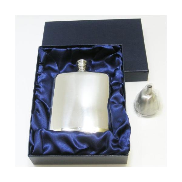 クッションプレーン　4oz  表面：プレーン仕上げ、角丸加工 【 サイズ 】　114mm×78mm×17mm 【 容量 】　4oz （約120ml） 【 重量 】　135g 【 材質 】　Pewter英国ピンダーブロス社製ピュータースキット...