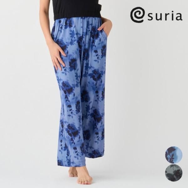 ■特徴suria スリア ヨガウェアオリジナル花柄プリントのワイドパンツ窓から外を見ているような、どこか写真のようなノスタルジックな雰囲気のオリジナル花柄プリント。ゆったりしたワイドパンツでヨガや行き帰り以外にも普段使いしたくなるイージーパ...