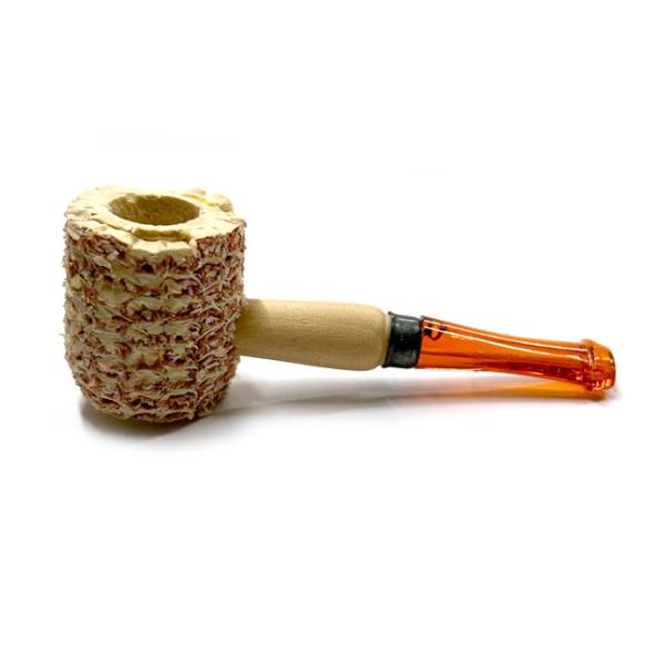 トウモロコシの芯を使用したコーンコブパイプです。こちらは全長8.5cmのお手頃ハンドサイズ！コーンパイプはGHQのマッカーサーが愛用したことでも非常に有名です。火皿がトウモロコシで出来ていて、香ばしいくて甘いフレーバーがタバコやハーブにプラ...
