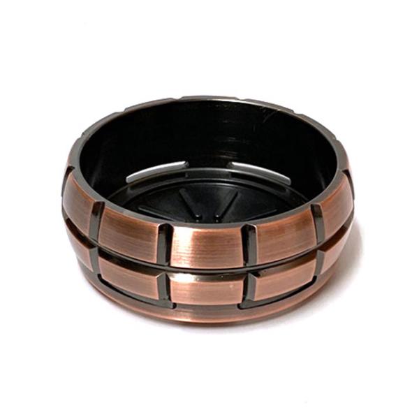 アルミホイルがいらないシーシャ用チャコールホルダーです。アルミホイルの代わりにフレーバーを入れたボウルの上に置き、着火した炭を入れます。キャップや空気調整弁は付いていません。丈夫なアルミニウム合金を使用し、様々なフーカーと組みわせて活躍しそ...