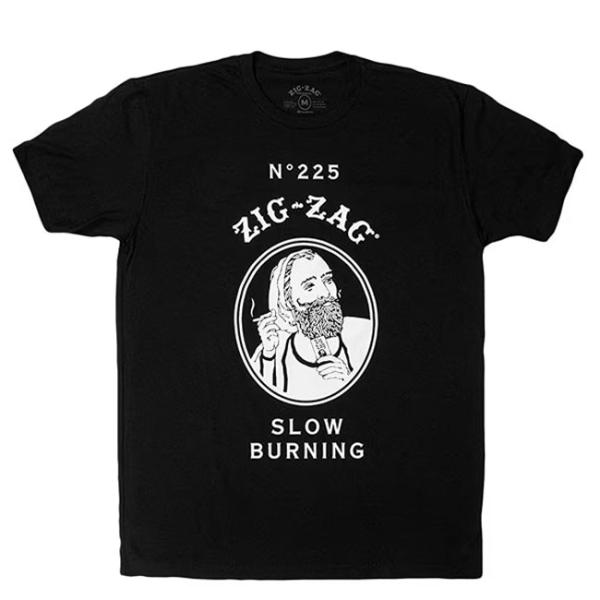 フランスの老舗ペーパーブランドZIG ZAG（ジグザグ）の、オフィシャル メンズTシャツです。お馴染みのブランドのトレードマーク"ジグザグおじさん"ことLe Zouaveが、クラシックテイストでプリントされています。わかる人にだけわかる渋い...