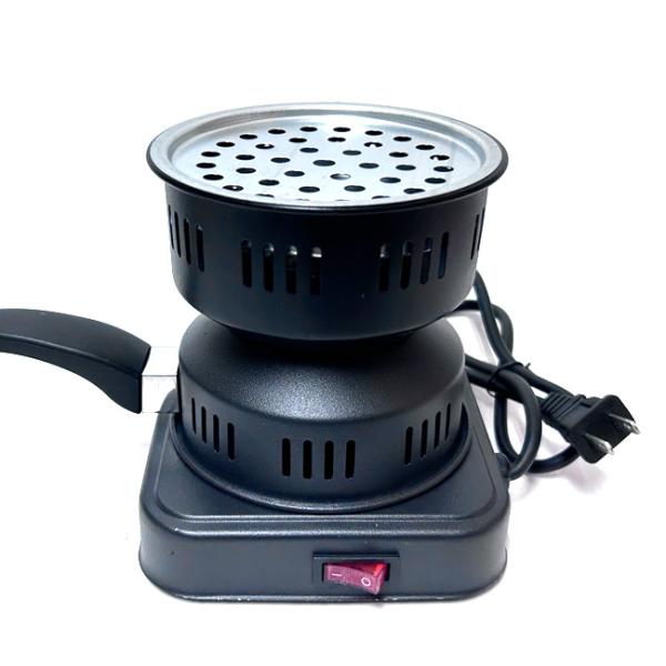 シーシャで使う炭を安全かつ簡単に着火できるチャコールバーナーです。機能は電源ON／OFFのみの簡単仕様。電熱線の上が鍋のような形になっており、底蓋を敷いて加熱するので、不意な炭の落下を防げて掃除も簡単です。また付属の取っ手を本体に取り付ける...